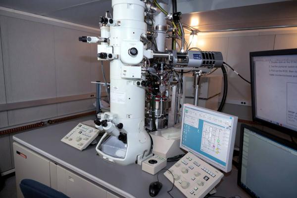 JEM2100_console_left.jpg | The City College of New York