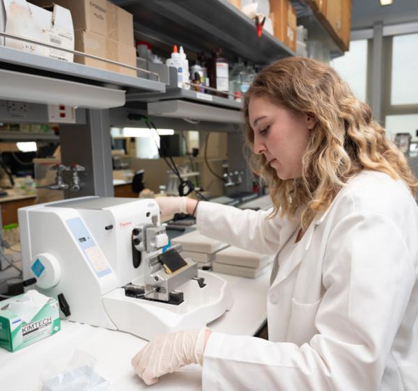 student in lab.jpg | The City College of New York